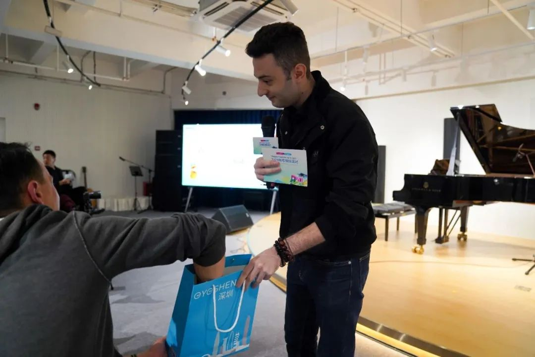 Communication ambassadors mark Spring Festival - Now Shenzhen